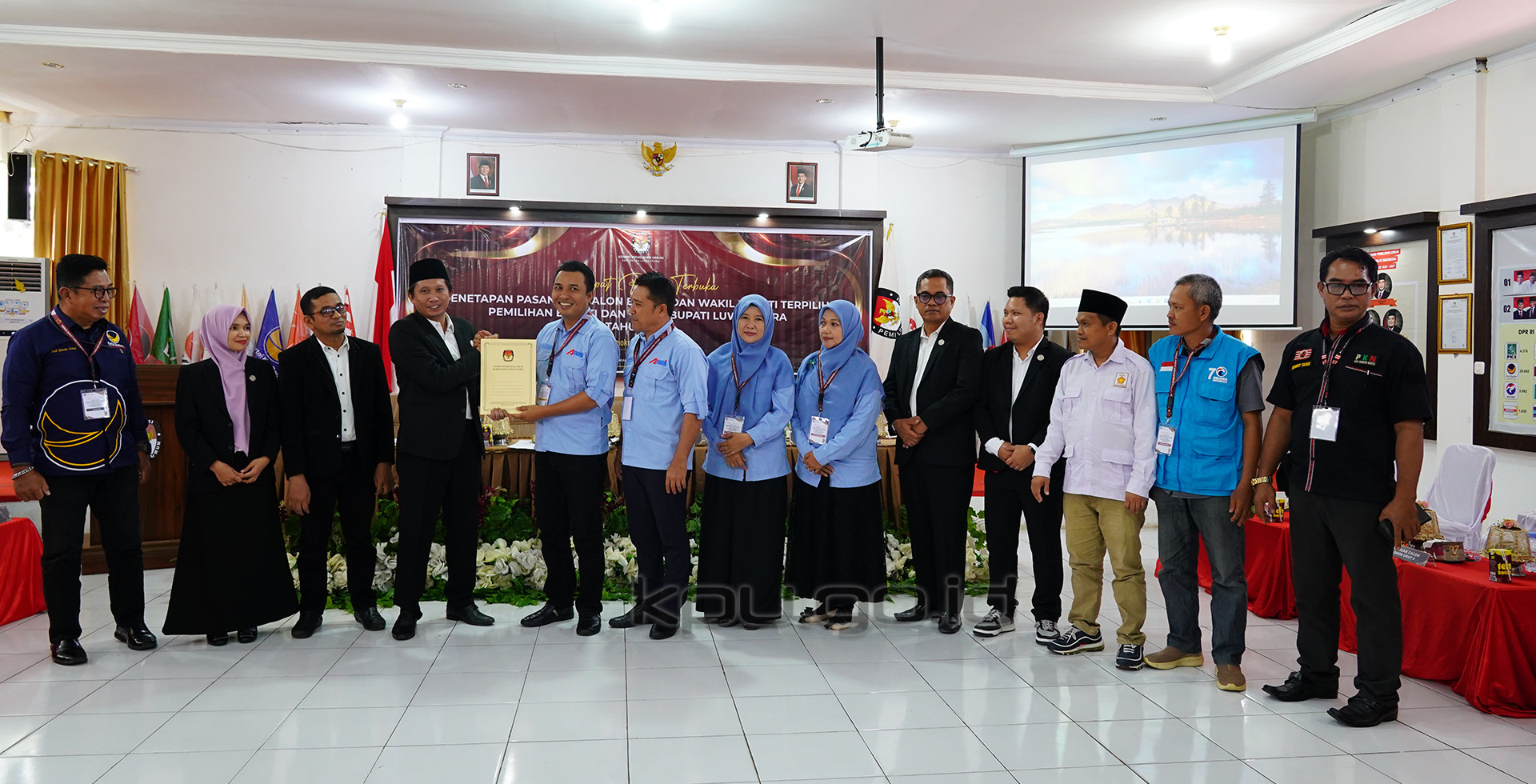 KPU Lutra Gelar Rapat Pleno Terbuka Penetapan Calon Bupati dan Wakil ... KPU Lutra Gelar Rapat Pleno Terbuka Penetapan Calon Bupati dan Wakil ...